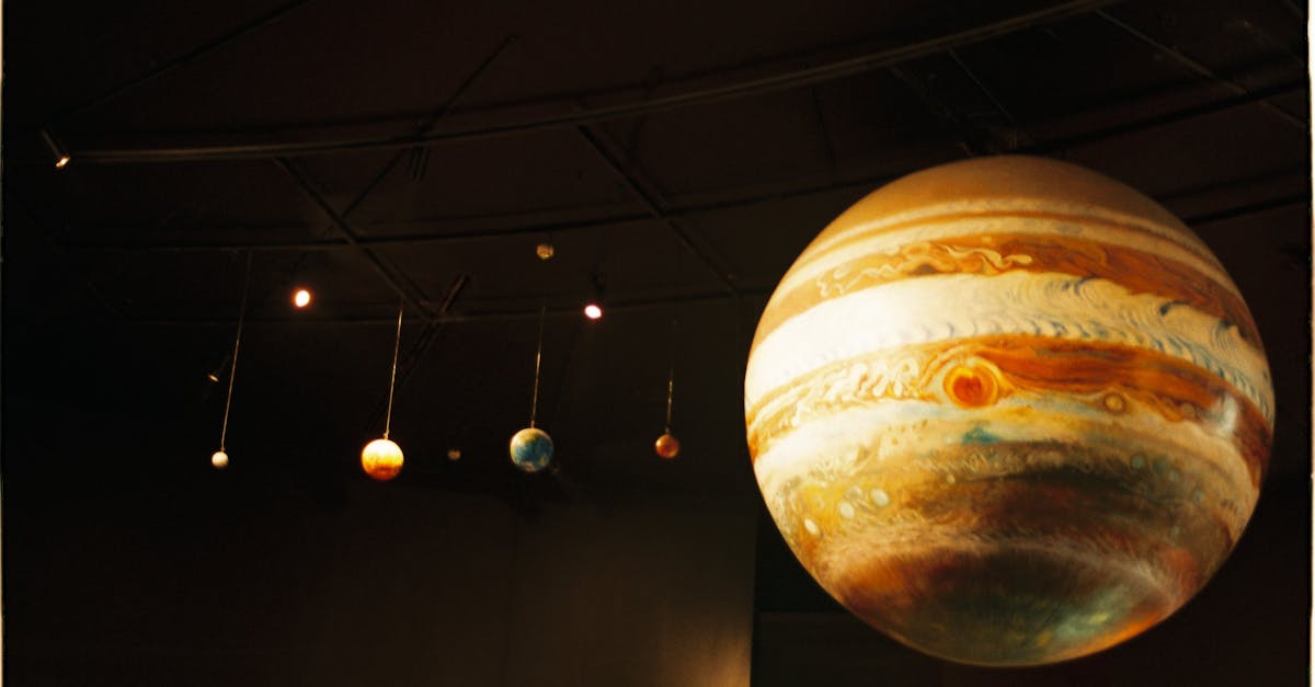 Catastrophe Céleste Imminente : Vénus et Jupiter Frôlent la Collision ...